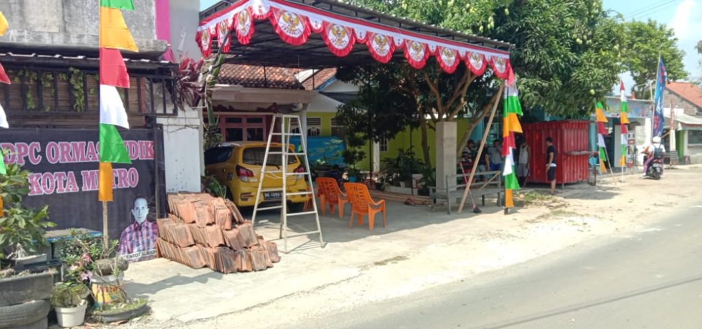 Warga Kelurahan Mulyosari 16A Semangat Ber Gotong Royong Membuat Gardu ...